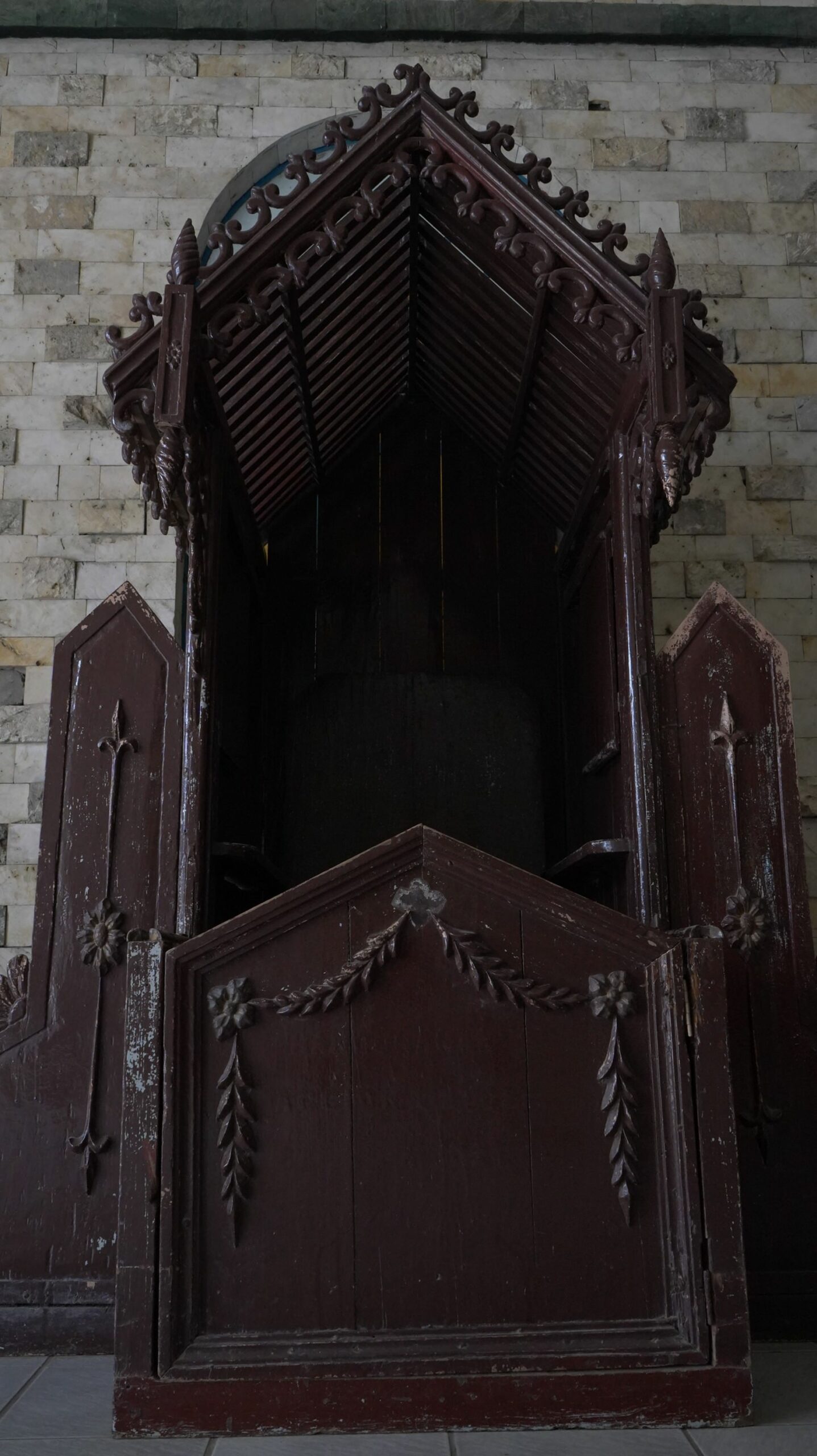 CONFESSIONAL BOX - The Kabilin Center